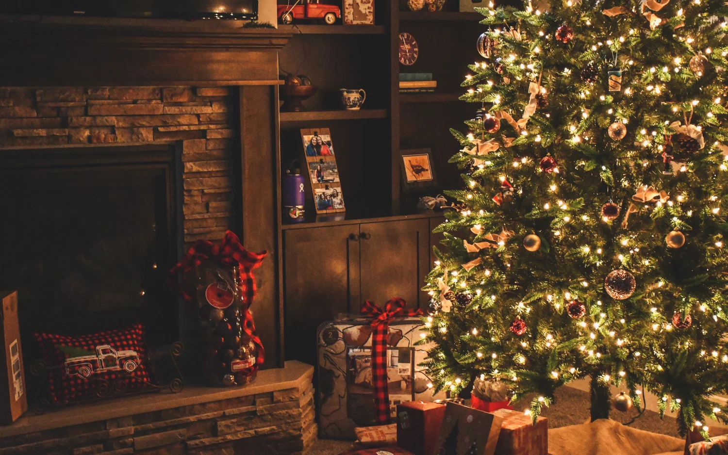 Christmas Decoration Checklist: What to Include, When to Start, and How ...